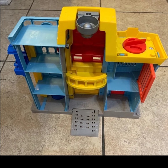 Fisher-Price | Toys | Fisherprice Imaginext Hospital Fire Stationtoys ...